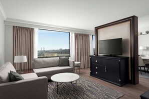 Suíte executiva, 1 quarto | Área de estar | TV LCD