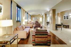 Área de estar no saguão