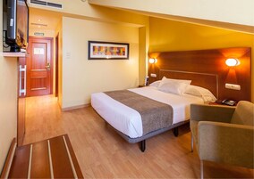Quarto Standard, 1 cama queen-size | Roupa de alta qualidade, edredões de penas, minibar, cofre no quarto 