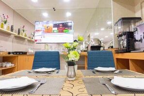 Café da manhã com buffet todos os dias (EUR 5.00 por pessoa) 