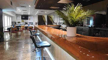 Pequeno-almoço tipo buffet diário (9 EUR por pessoa)