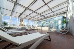 Salas para tratamentos a dois, sauna seca, banheira de hidromassagem