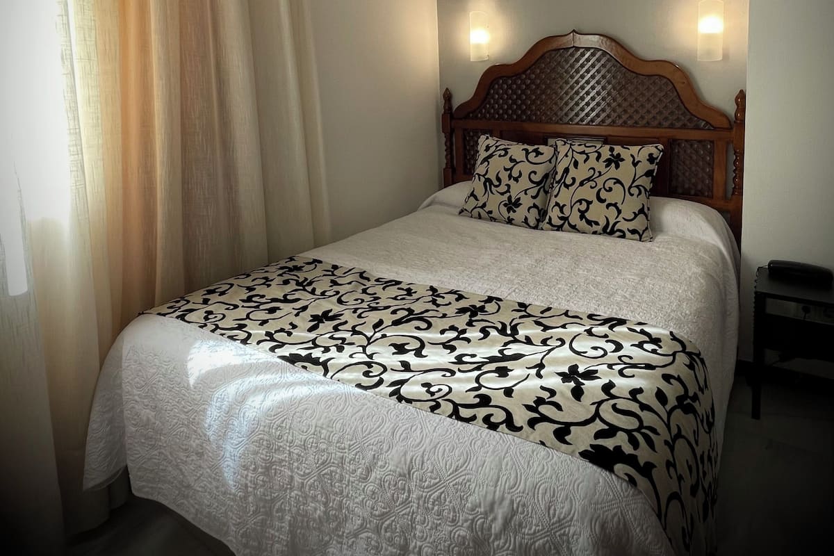 Quarto Individual | Cofre no quarto, Wi-fi grátis, roupa de cama fornecida