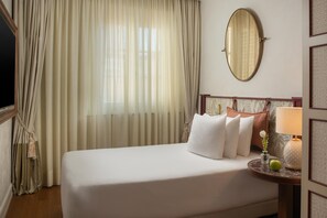 Quarto Individual Superior | Casa de banho | Um chuveiro fixo, artigos de higiene ecológicos, um secador de cabelo 