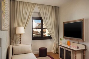Minibar, cofre no quarto, com decoração personalizada, Wi-fi grátis 