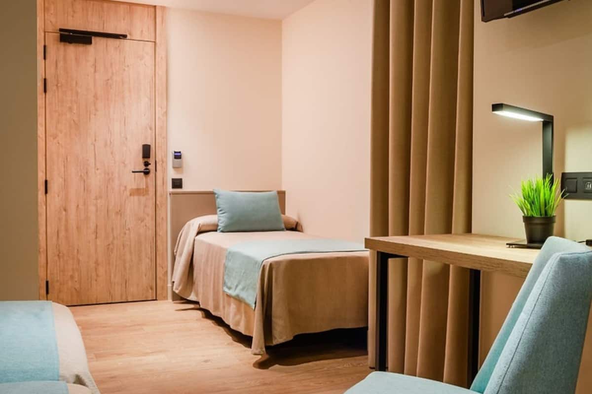 Cofres nos quartos, roupa de cama