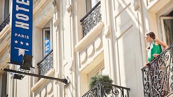 Quarto casal premium | Cofres nos quartos, escrivaninha, quartos à prova de som