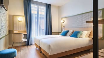 Twin Double Room | Cofres nos quartos, escrivaninha, quartos à prova de som