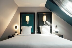 Suite | Camas de colchão Select Comfort, cofre no quarto, secretária 