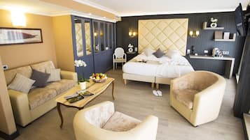 Suite, 1 cama king-size, não fumadores | Cofre no quarto, com mobília individualizada, secretária
