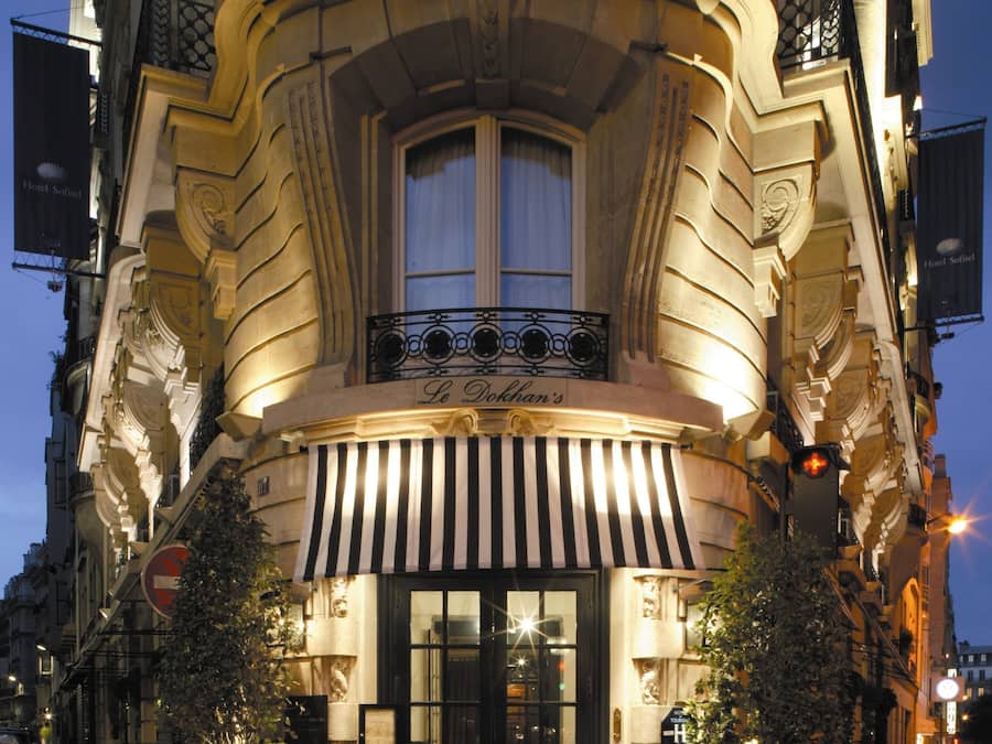 Fachada do alojamento (tarde/noite)