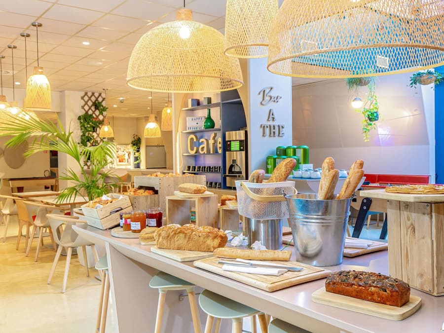 Café da manhã com buffet todos os dias mediante uma taxa