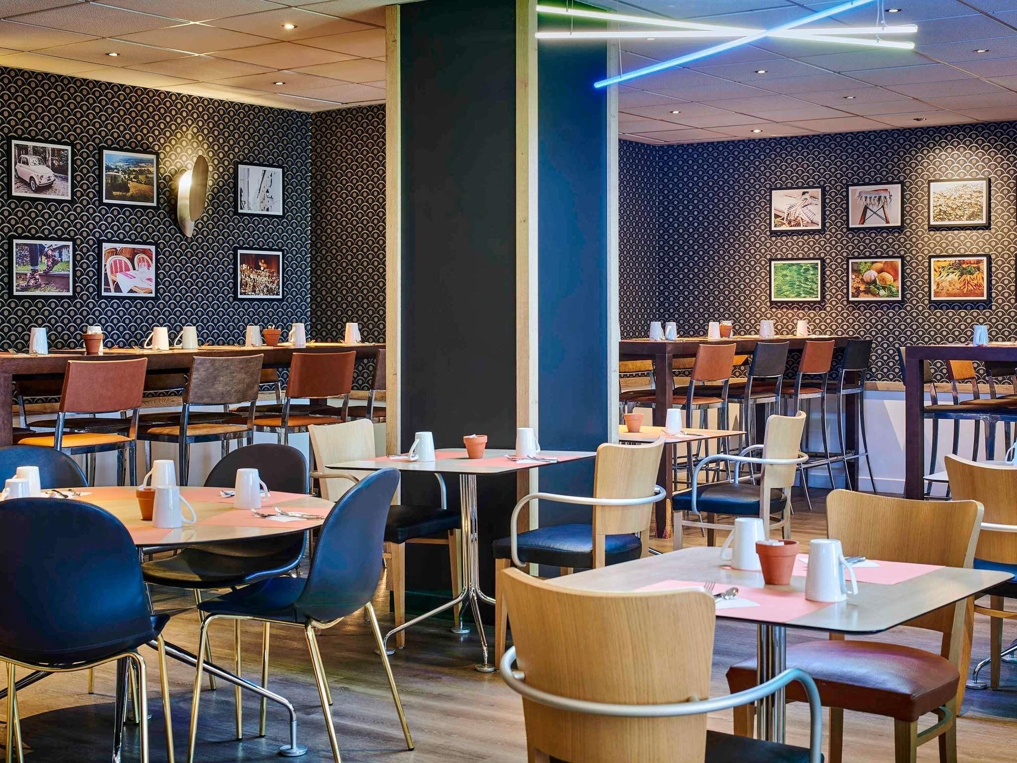 Café da manhã com buffet todos os dias mediante uma taxa