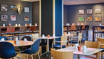 Café da manhã com buffet todos os dias mediante uma taxa