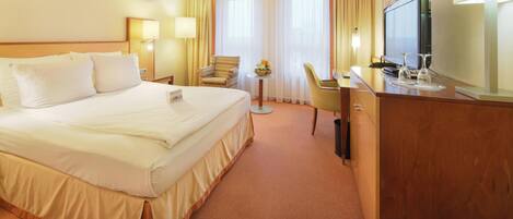 Roupas de cama premium, cofres nos quartos, escrivaninha