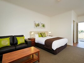 Camas de colchão Select Comfort, secretária, cortinas/cortinados opacos 