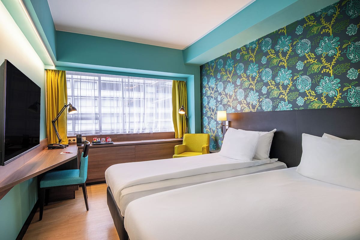 Frigobar, cofres nos quartos, escrivaninha, cortinas blackout