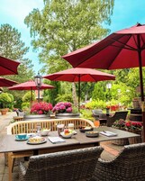 Terraço com espreguiçadeiras