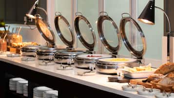 Pequeno-almoço tipo buffet diário (26.5 AUD por pessoa)