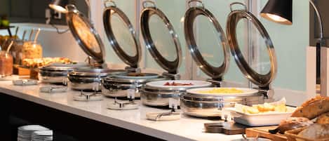 Pequeno-almoço tipo buffet diário (26.5 AUD por pessoa)