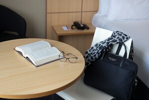 Cofres nos quartos, ferros/tábuas de passar roupa, berços grátis