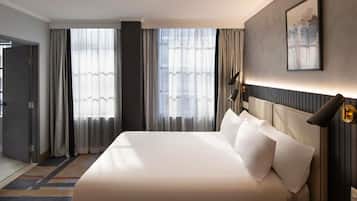 Quarto Clássico, 1 cama queen-size (Accessible) | Minibar, cofre no quarto, secretária