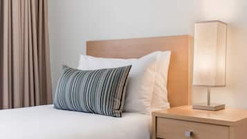 1 quarto, roupas de cama premium, escrivaninha, cortinas blackout