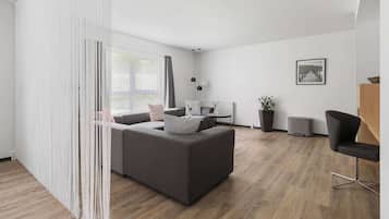 Quarto Familiar, várias camas, não fumadores (Separate Living Room) | 1 quarto, secretária, secretária adequada para computadores portáteis