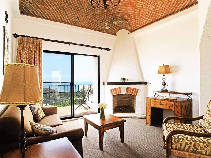 Suite, 1 cama king-size | Sala | Televisor