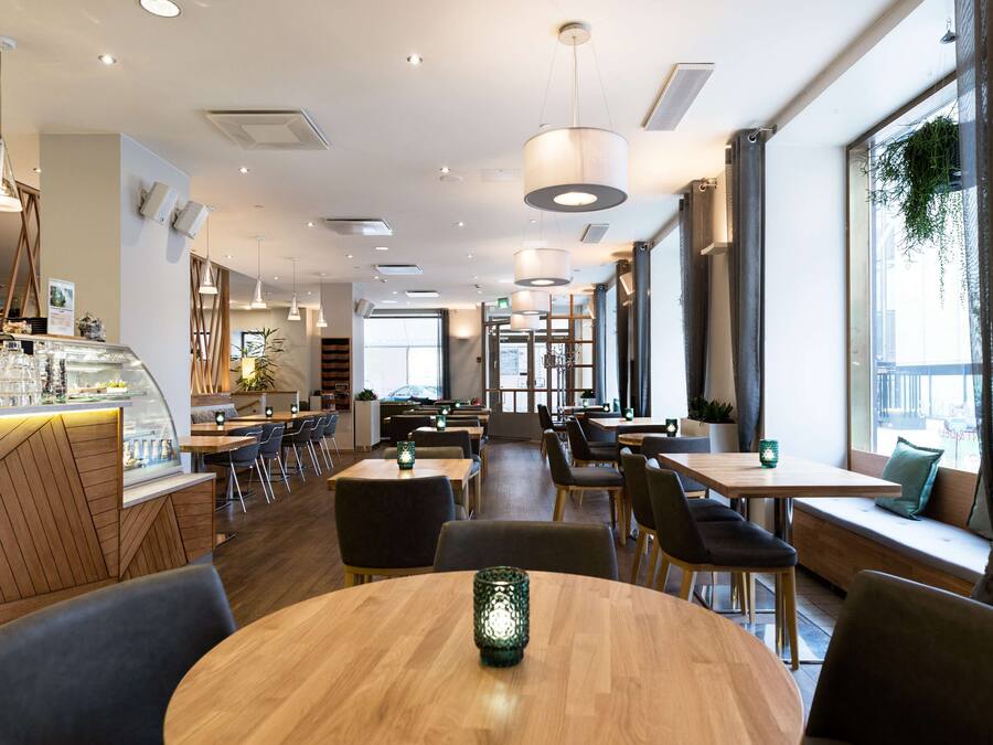 Café da manhã com buffet diário (EUR 21 por pessoa)