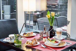 Café da manhã self-service diário (EUR 29 por pessoa) 