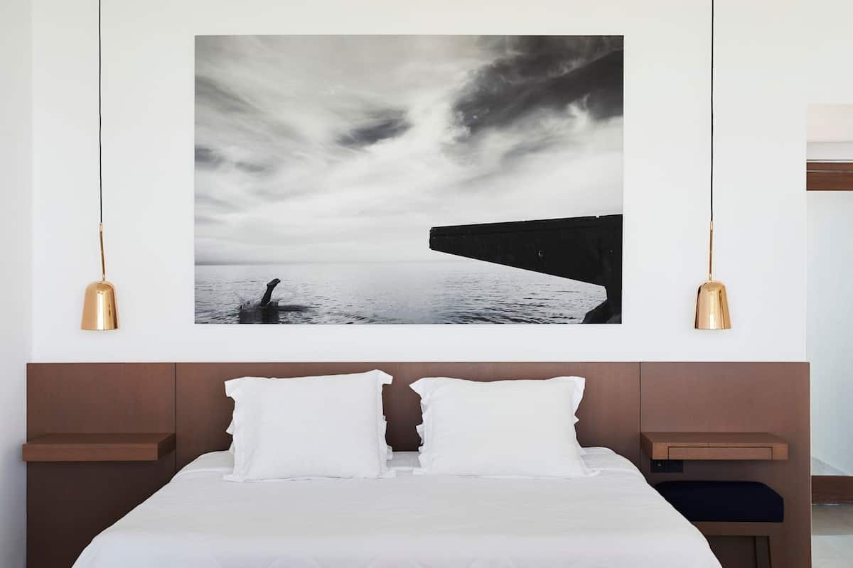 Roupa de alta qualidade, minibar, cofre no quarto