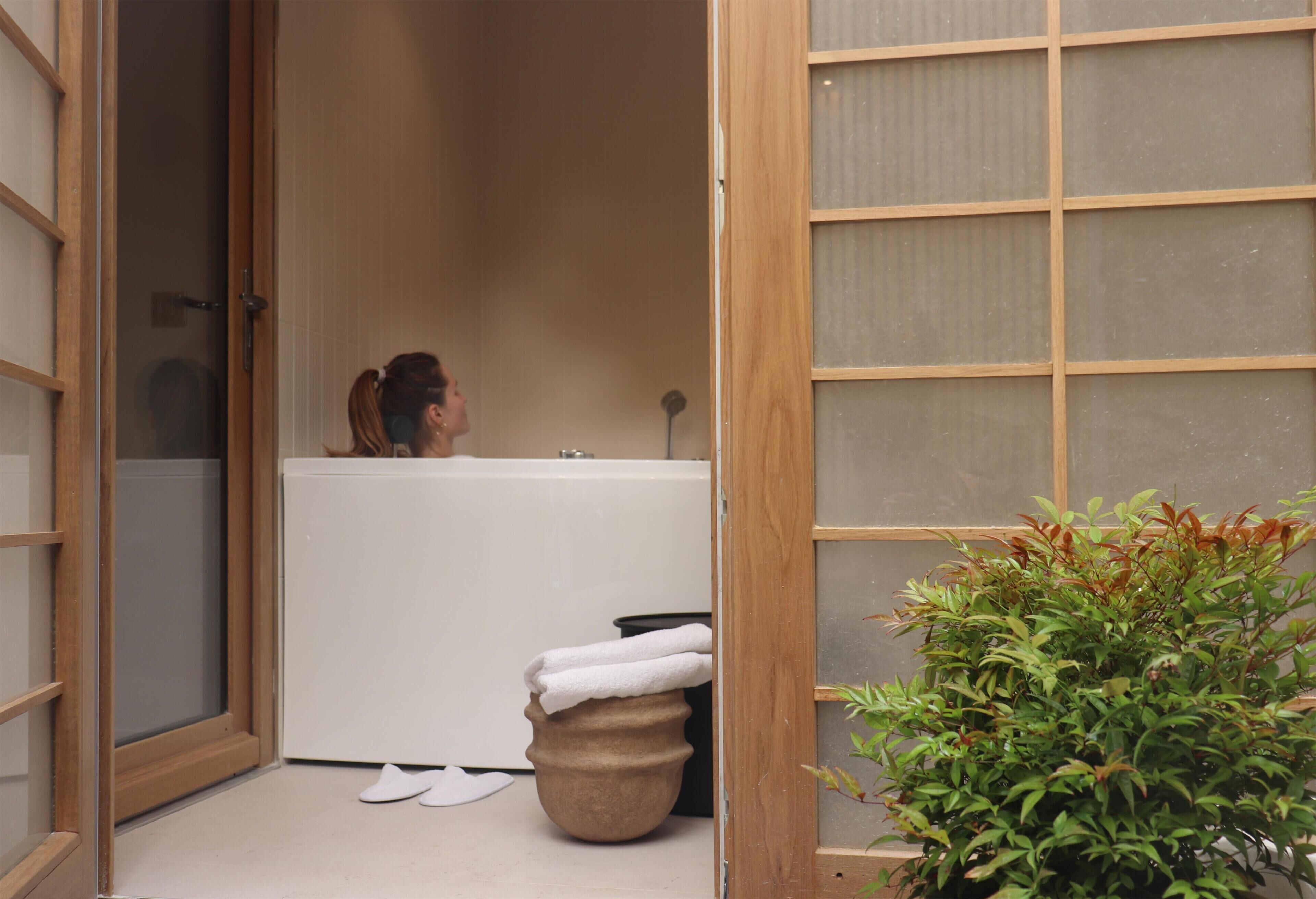 Sauna seca, banheira de hidromassagem