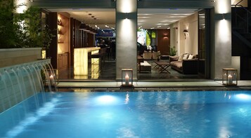 Piscina exterior sazonal, da(s) 10:30 à(s) 20:00, espreguiçadeiras 