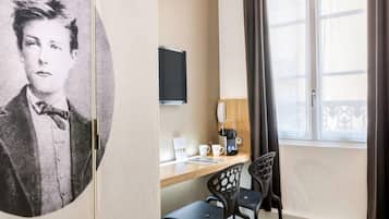 Quarto Clássico, várias camas, não fumadores (Twin bed on request) | Roupa de alta qualidade, cofre no quarto, secretária