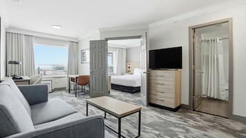 Suite Nobre, 1 cama king-size e sofá-cama, kitchenette | Secretária, secretária adequada para computadores portáteis