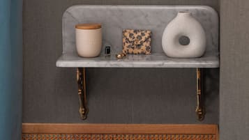 Quarto Duplo Standard, 1 cama queen-size (Charming) | Sala de estar | TV de ecrã plano