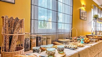 Café da manhã com buffet todos os dias (EUR 14 por pessoa)