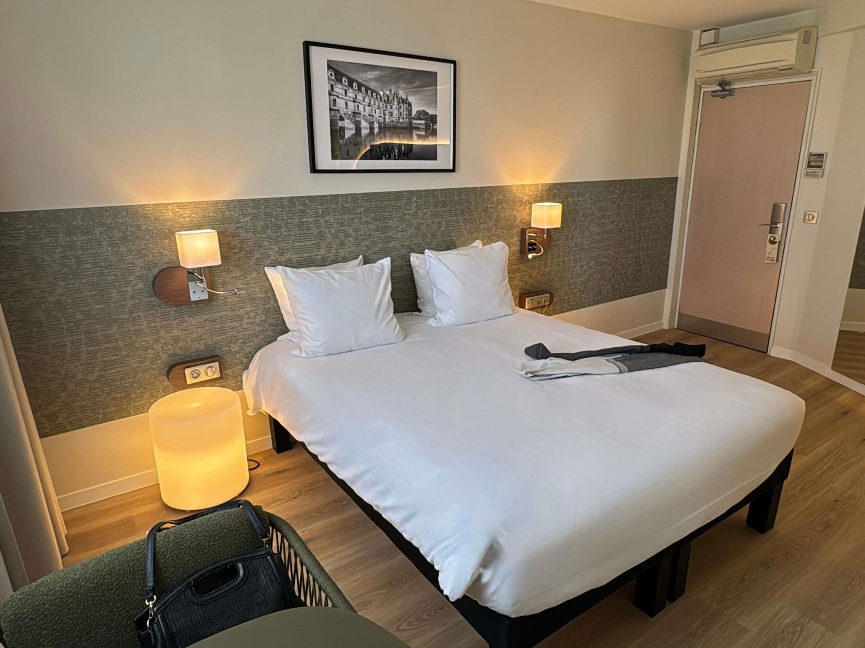 Quarto Superior, 1 cama de casal | Roupa de alta qualidade, secretária, cortinas/cortinados opacos 