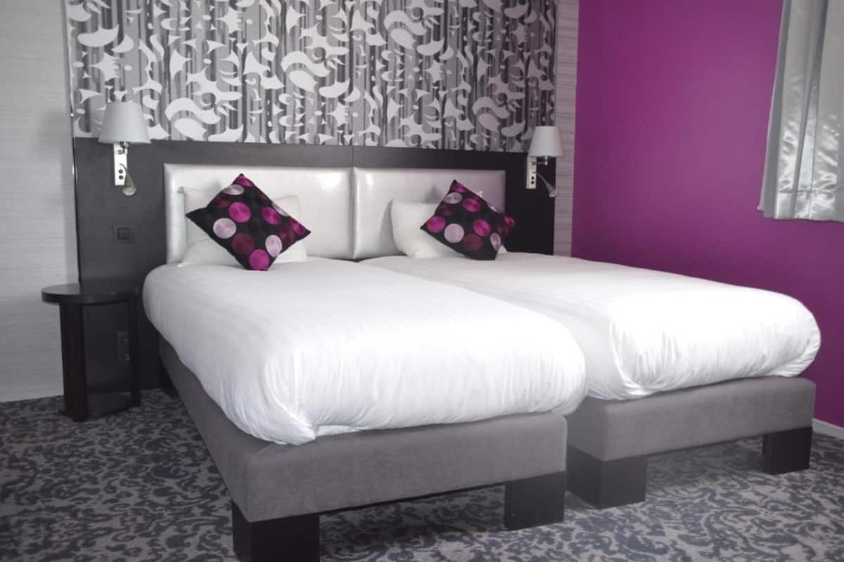 Roupas de cama premium, escrivaninha, quartos à prova de som