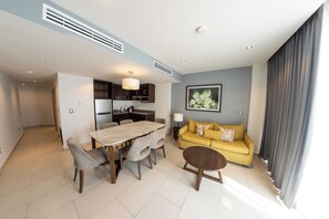 Suite de Luxo, 2 camas de casal, vista para o oceano | Cofre no quarto, secretária, cortinas/cortinados opacos