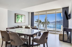 Suite de Luxo, 2 camas de casal, vista para o oceano | Cofre no quarto, secretária, cortinas/cortinados opacos 