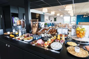 Café da manhã com buffet todos os dias (EUR 14.90 por pessoa) 