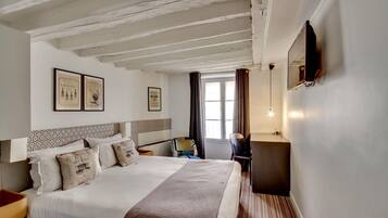 Roupa de alta qualidade, minibar, cofre no quarto, secretária