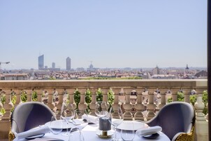 Almoços e jantares servidos, incluindo cozinha francesa