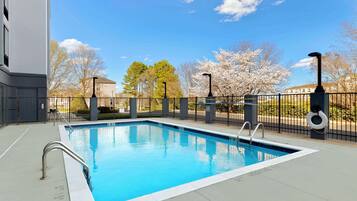 Piscina exterior sazonal