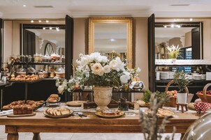 Pequeno-almoço tipo buffet diário (35.00 EUR por pessoa) 