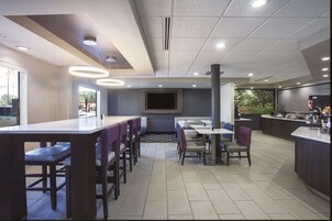 Café da manhã com buffet grátis