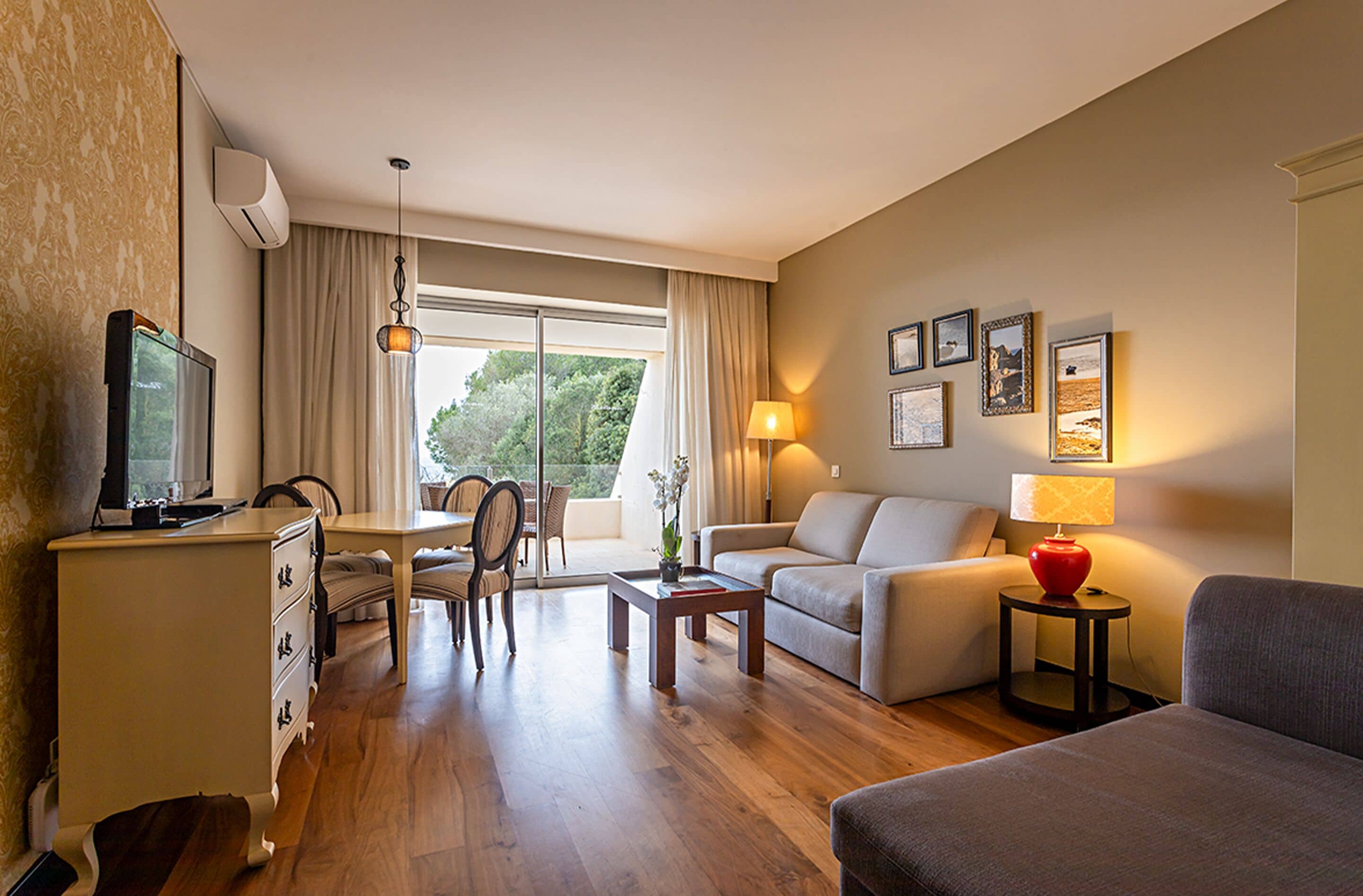 Suite, 1 quarto, vista para o mar (Cliff) | Sala de estar | TV de ecrã plano 