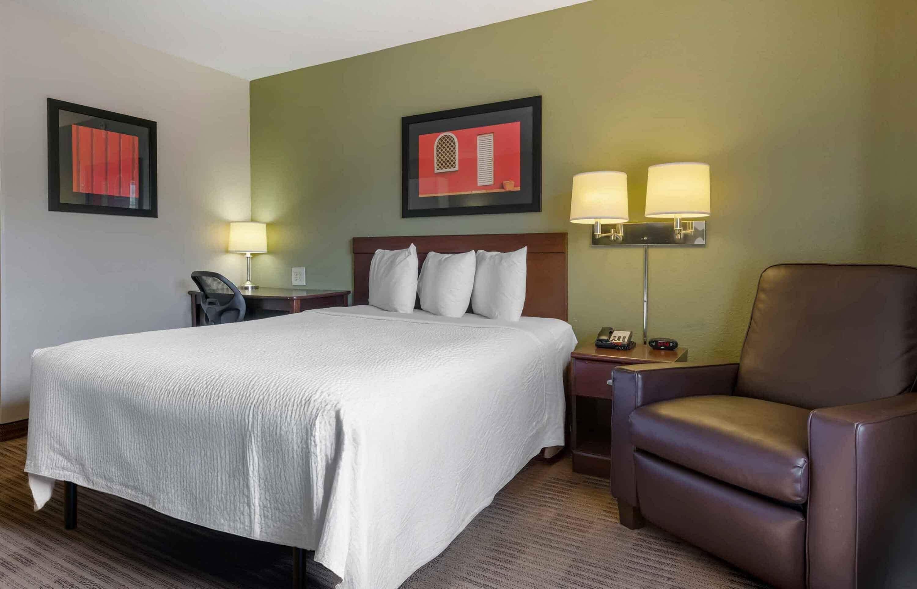 Roupa de alta qualidade, secretária, ferro/tábua de engomar 